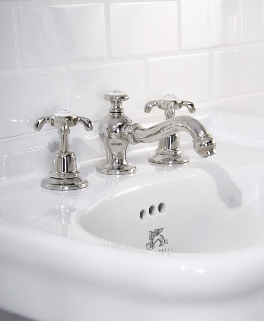 - Robinetterie anglaise, classique et rétro