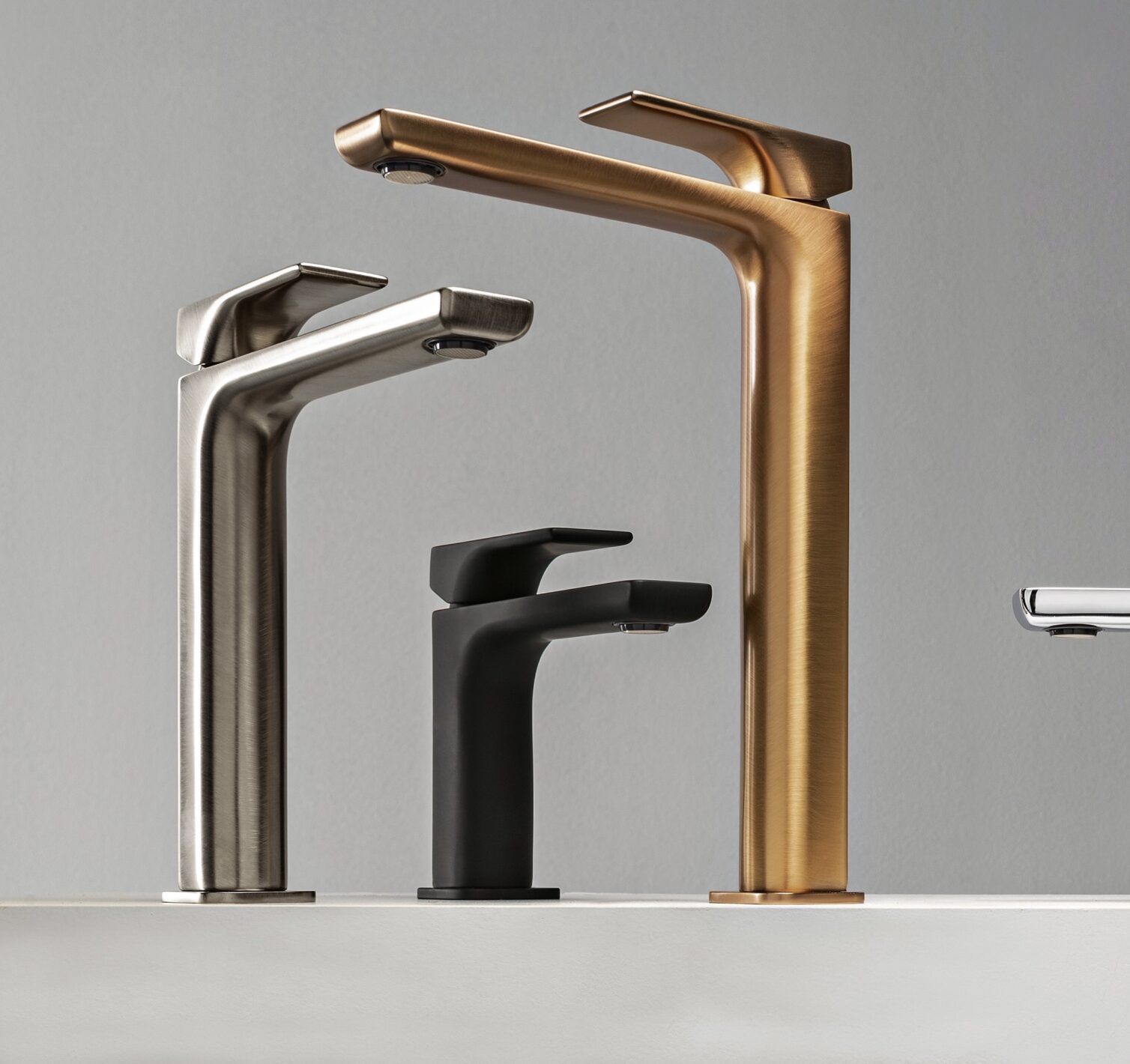 - Robinets de salle de bains design en inox et laiton